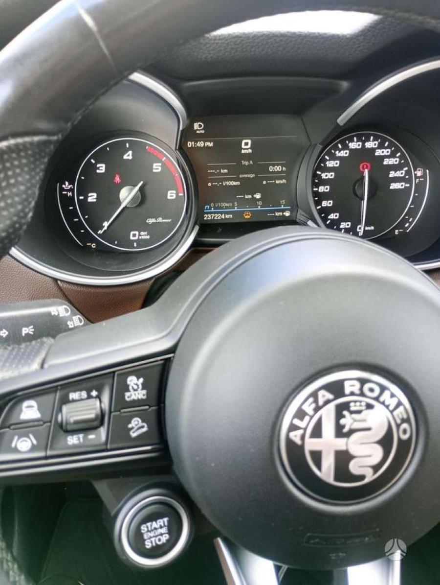 White Alfa Romeo Stelvio 2021 in Kaunas, with an engine capacity of 2.14 L and mileage of 237 thousand km for 13150 €, photo 16 on AUTOMOTO.COM.LV
