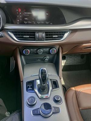 White Alfa Romeo Stelvio 2021 in Kaunas, with an engine capacity of 2.14 L and mileage of 237 thousand km for 13150 €, photo 17 on AUTOMOTO.COM.LV
