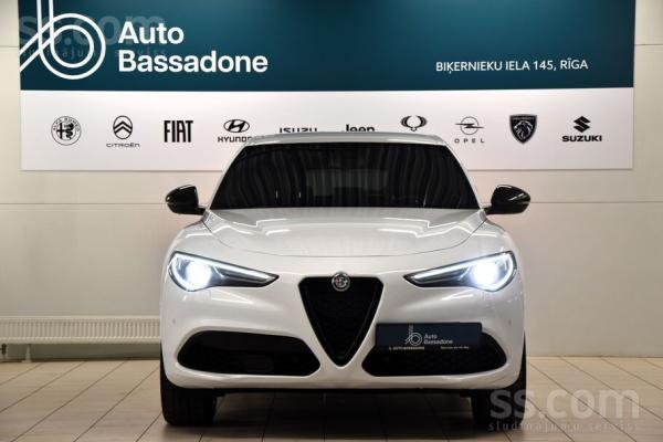 White Alfa Romeo Stelvio 2023 in Riga, with an engine capacity of 2.00 L and mileage of 20 thousand km for 44490 €, photo 2 on AUTOMOTO.COM.LV