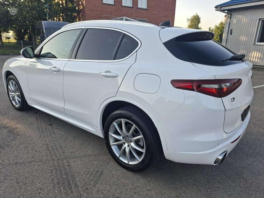 Balts Alfa Romeo Stelvio 2020 Radviliškis, ar dzinēja tilpumu 2.00 L un nobraukumu 85 tūkst. km par 19200 €, foto 24 vietnē AUTOMOTO.COM.LV