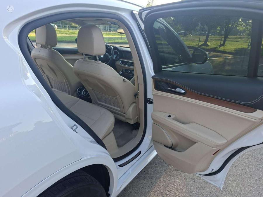 Balts Alfa Romeo Stelvio 2020 Radviliškis, ar dzinēja tilpumu 2.00 L un nobraukumu 85 tūkst. km par 19200 €, foto 35 vietnē AUTOMOTO.COM.LV