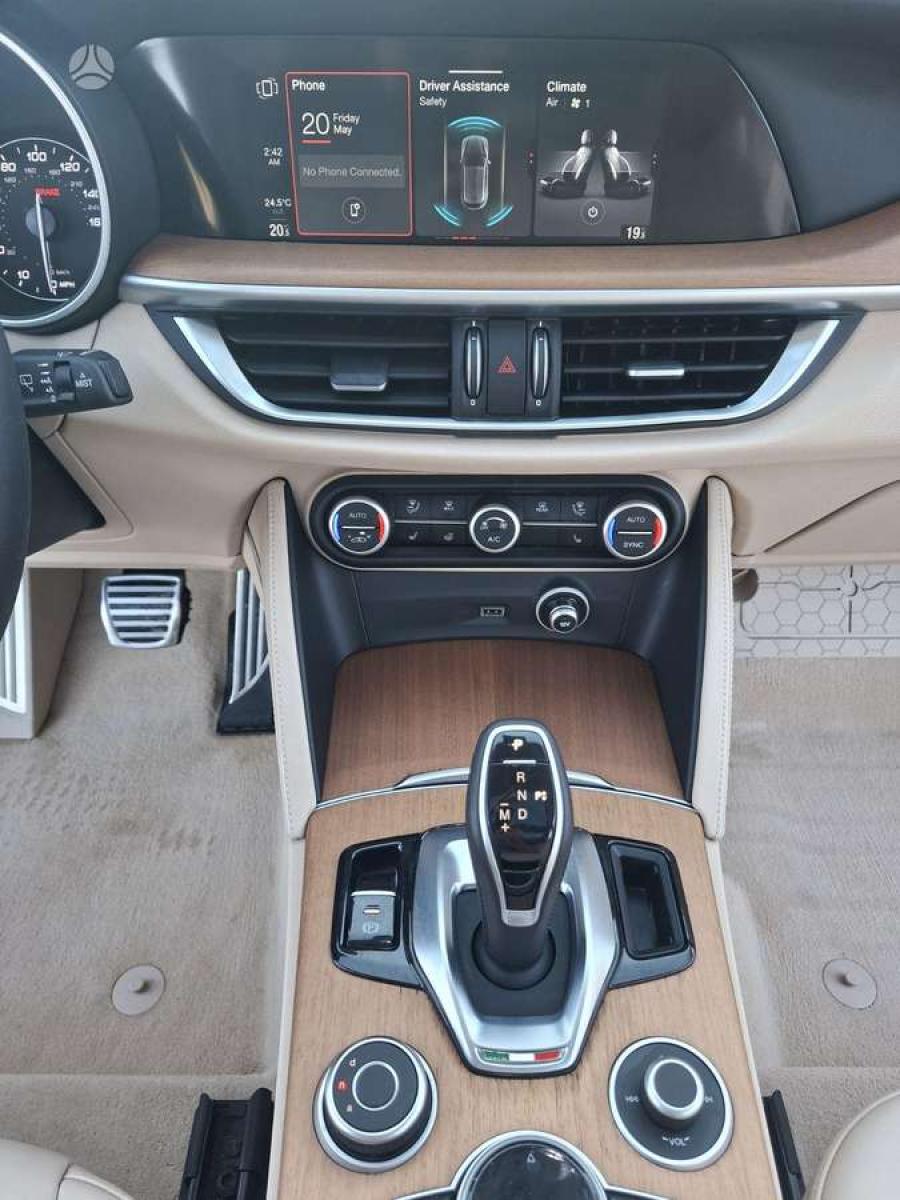 Balts Alfa Romeo Stelvio 2020 Radviliškis, ar dzinēja tilpumu 2.00 L un nobraukumu 85 tūkst. km par 19200 €, foto 47 vietnē AUTOMOTO.COM.LV