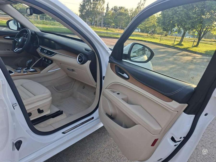 Balts Alfa Romeo Stelvio 2020 Radviliškis, ar dzinēja tilpumu 2.00 L un nobraukumu 85 tūkst. km par 19200 €, foto 48 vietnē AUTOMOTO.COM.LV
