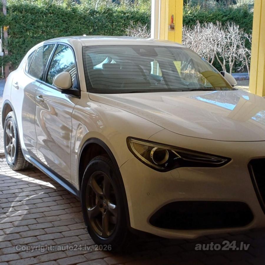 White Alfa Romeo Stelvio 2018 in Tartu, with an engine capacity of 2.10 L and mileage of 165 thousand km for 19000 €, photo 2 on AUTOMOTO.COM.LV
