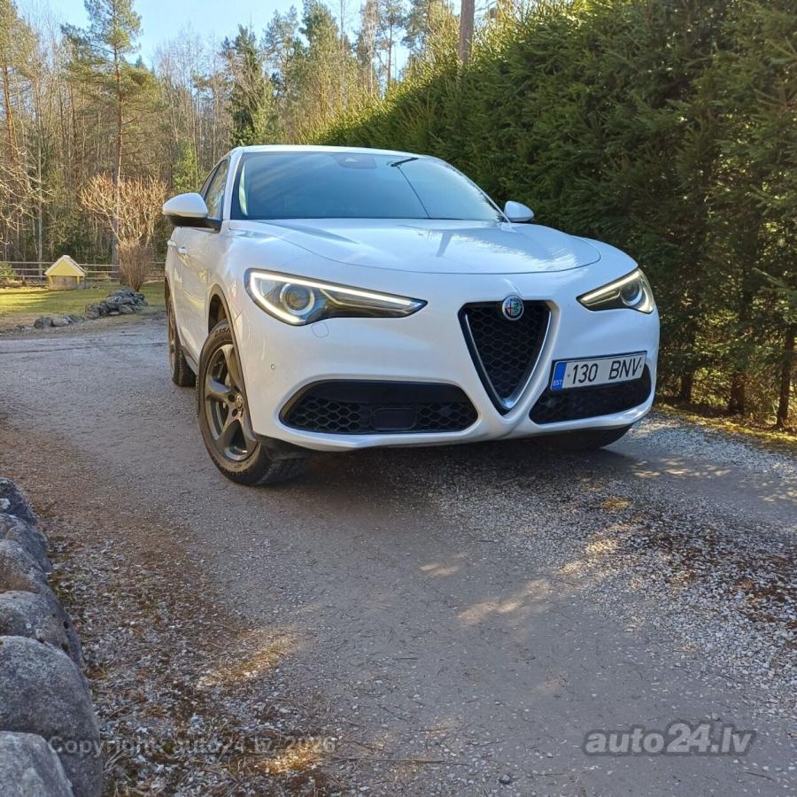 White Alfa Romeo Stelvio 2018 in Tartu, with an engine capacity of 2.10 L and mileage of 165 thousand km for 19000 €, photo 5 on AUTOMOTO.COM.LV