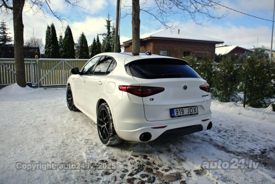 White Alfa Romeo Stelvio 2021 in Tallinn, with an engine capacity of 2.00 L and mileage of 24 thousand km for 37990 €, photo 4 on AUTOMOTO.COM.LV