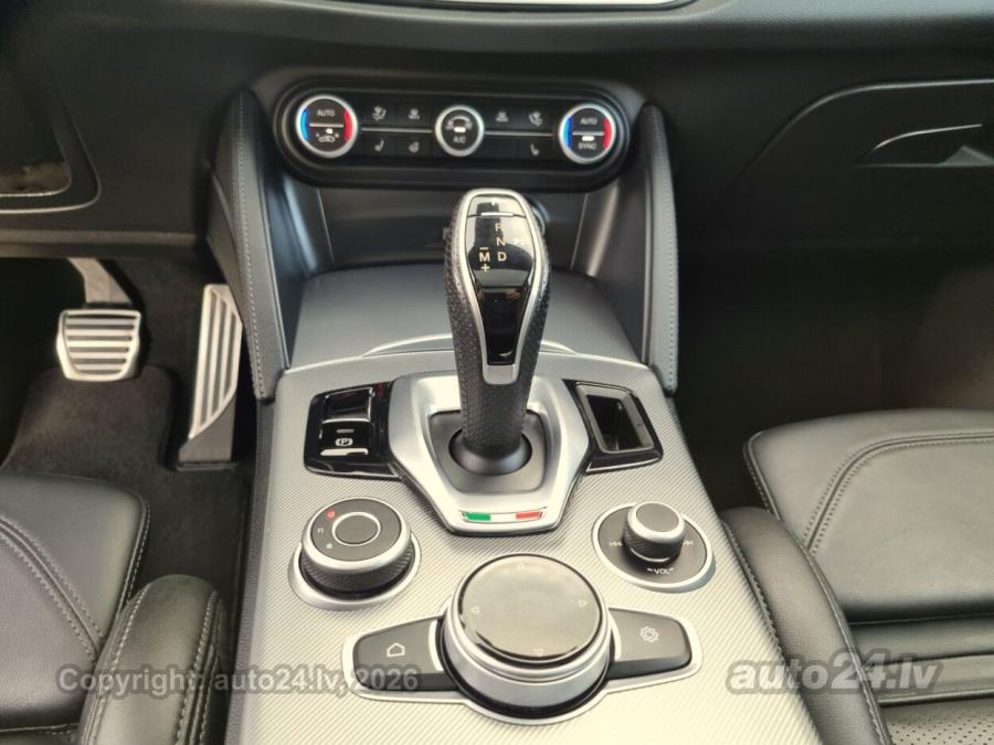 White Alfa Romeo Stelvio 2021 in Tallinn, with an engine capacity of 2.00 L and mileage of 24 thousand km for 37990 €, photo 18 on AUTOMOTO.COM.LV