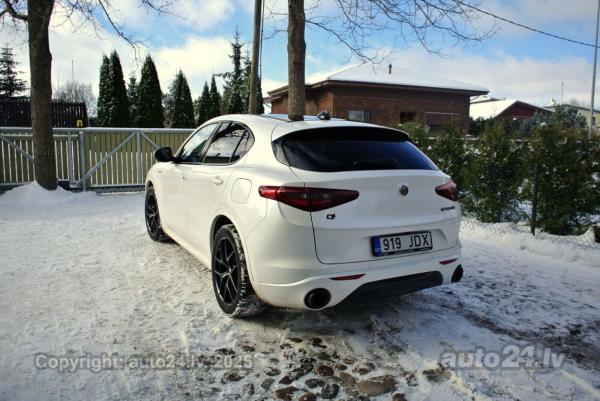 Balts Alfa Romeo Stelvio 2021 Tallina, ar dzinēja tilpumu 2.00 L un nobraukumu 24 tūkst. km par 37990 €, foto 4 vietnē AUTOMOTO.COM.LV