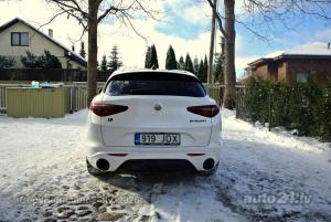 White Alfa Romeo Stelvio 2021 in Tallinn, with an engine capacity of 2.00 L and mileage of 24 thousand km for 37990 €, photo 5 on AUTOMOTO.COM.LV