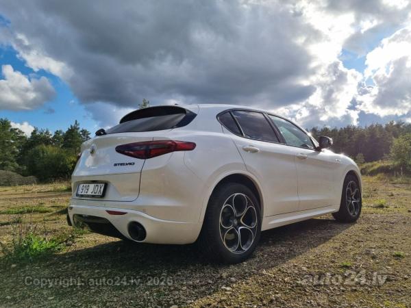 Balts Alfa Romeo Stelvio 2021 Tallina, ar dzinēja tilpumu 2.00 L un nobraukumu 24 tūkst. km par 37990 €, foto 8 vietnē AUTOMOTO.COM.LV
