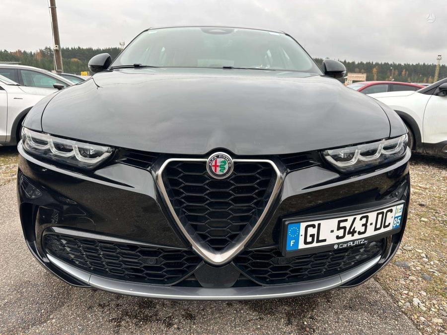 Black Alfa Romeo Tonale 2022 in Vilnius, with an engine capacity of 1.47 L and mileage of 193 thousand km for 16390 €, photo 7 on AUTOMOTO.COM.LV