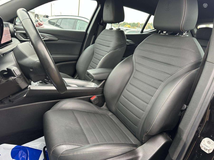 Black Alfa Romeo Tonale 2022 in Vilnius, with an engine capacity of 1.47 L and mileage of 193 thousand km for 16390 €, photo 11 on AUTOMOTO.COM.LV