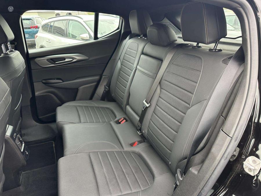 Black Alfa Romeo Tonale 2022 in Vilnius, with an engine capacity of 1.47 L and mileage of 193 thousand km for 16390 €, photo 13 on AUTOMOTO.COM.LV