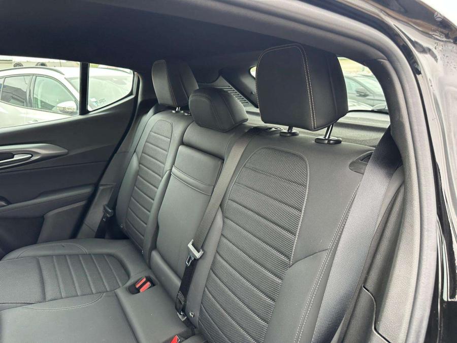 Black Alfa Romeo Tonale 2022 in Vilnius, with an engine capacity of 1.47 L and mileage of 193 thousand km for 16390 €, photo 16 on AUTOMOTO.COM.LV