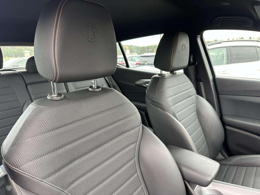 Black Alfa Romeo Tonale 2022 in Vilnius, with an engine capacity of 1.47 L and mileage of 193 thousand km for 16390 €, photo 18 on AUTOMOTO.COM.LV