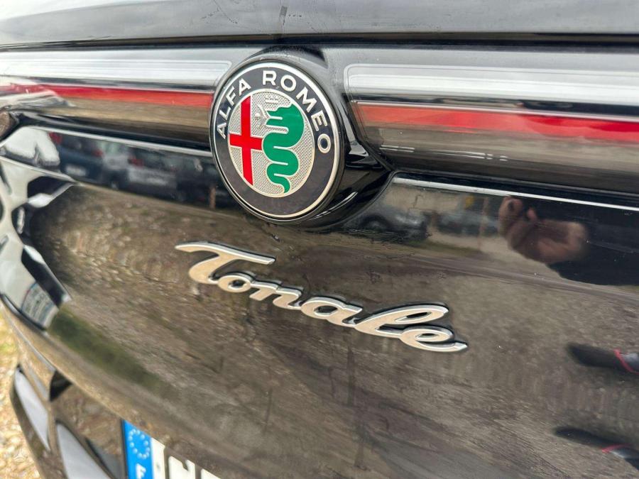 Black Alfa Romeo Tonale 2022 in Vilnius, with an engine capacity of 1.47 L and mileage of 193 thousand km for 16390 €, photo 21 on AUTOMOTO.COM.LV