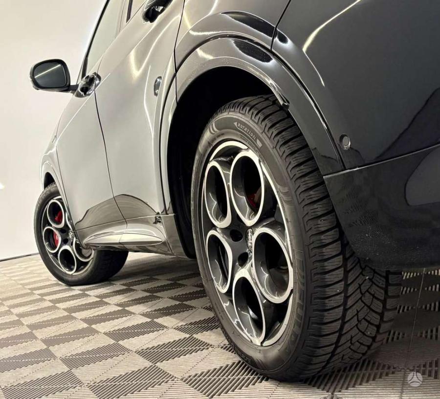 Melns Alfa Romeo Tonale 2024 Marijampole, ar dzinēja tilpumu 1.60 L un nobraukumu 47 tūkst. km par 24999 €, foto 20 vietnē AUTOMOTO.COM.LV
