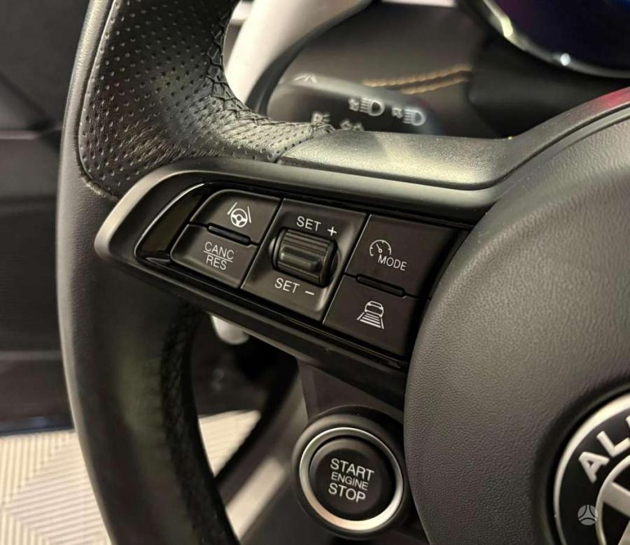 Melns Alfa Romeo Tonale 2024 Marijampole, ar dzinēja tilpumu 1.60 L un nobraukumu 47 tūkst. km par 24999 €, foto 25 vietnē AUTOMOTO.COM.LV