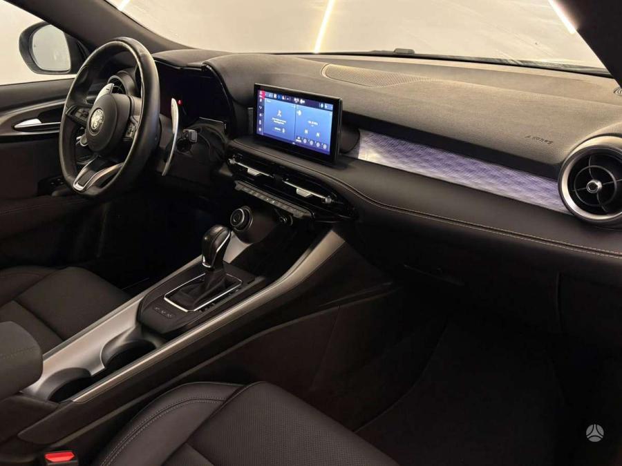 Melns Alfa Romeo Tonale 2024 Marijampole, ar dzinēja tilpumu 1.60 L un nobraukumu 47 tūkst. km par 24999 €, foto 28 vietnē AUTOMOTO.COM.LV