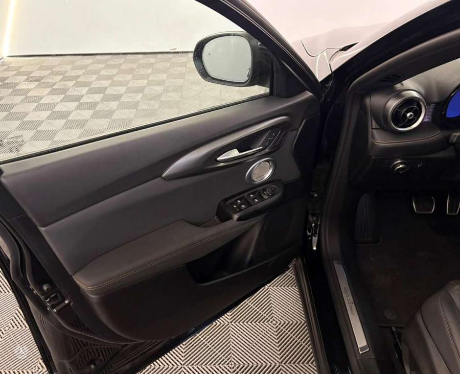 Melns Alfa Romeo Tonale 2024 Marijampole, ar dzinēja tilpumu 1.60 L un nobraukumu 47 tūkst. km par 24999 €, foto 33 vietnē AUTOMOTO.COM.LV