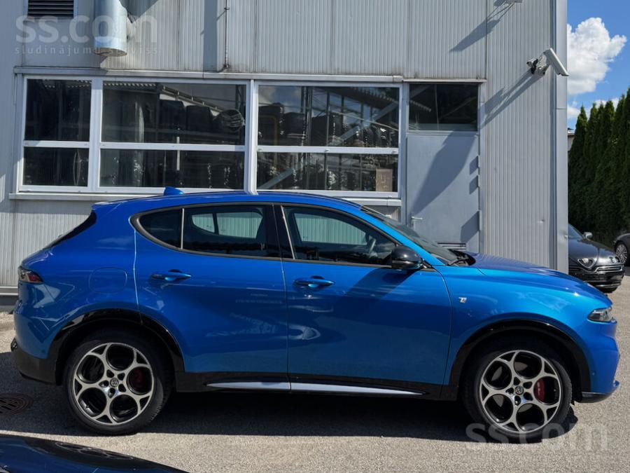 Blue Alfa Romeo Tonale 2023 in Riga, with an engine capacity of 1.50 L and mileage of 118 thousand km for 21900 €, photo 5 on AUTOMOTO.COM.LV