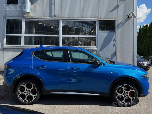 Blue Alfa Romeo Tonale 2023 in Riga, with an engine capacity of 1.50 L and mileage of 118 thousand km for 21900 €, photo 4 on AUTOMOTO.COM.LV