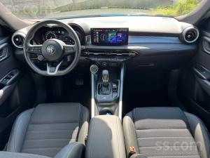 Zils Alfa Romeo Tonale 2023 Rīga, ar dzinēja tilpumu 1.50 L un nobraukumu 118 tūkst. km par 21900 €, foto 21 vietnē AUTOMOTO.COM.LV