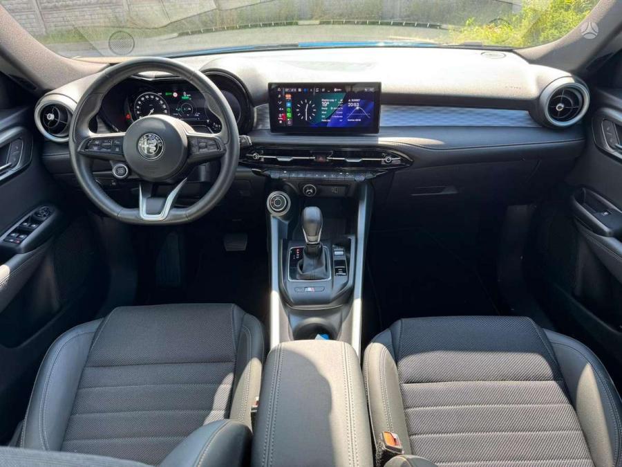 Zils Alfa Romeo Tonale 2023 Rīga, ar dzinēja tilpumu 1.47 L un nobraukumu 118 tūkst. km par 21900 €, foto 21 vietnē AUTOMOTO.COM.LV