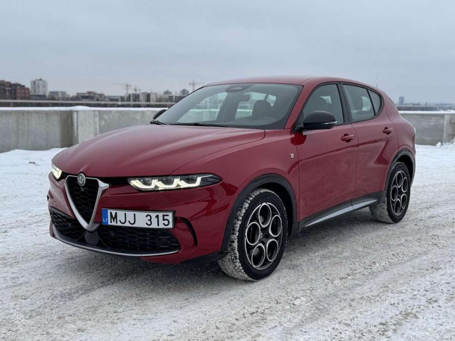 Red Alfa Romeo Tonale 2022 in Vilnius, with an engine capacity of 1.47 L and mileage of 65 thousand km for 24900 €, photo 1 on AUTOMOTO.COM.LV