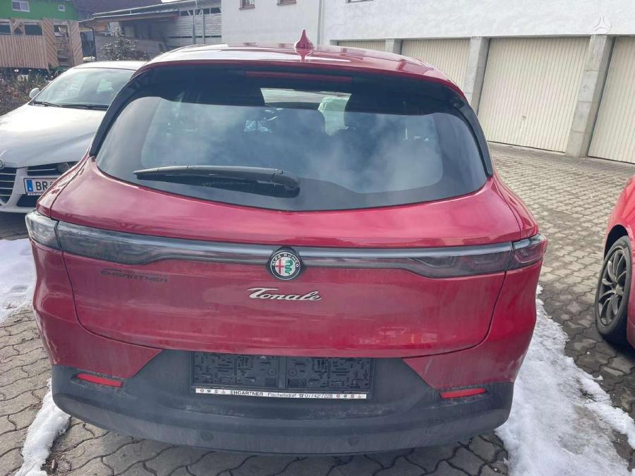 Sarkans Alfa Romeo Tonale 2023 Marijampole, ar dzinēja tilpumu 1.50 L un nobraukumu 30 tūkst. km par 5650 €, foto 5 vietnē AUTOMOTO.COM.LV