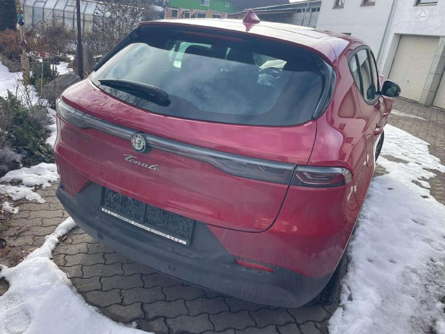 Sarkans Alfa Romeo Tonale 2023 Marijampole, ar dzinēja tilpumu 1.50 L un nobraukumu 30 tūkst. km par 5650 €, foto 7 vietnē AUTOMOTO.COM.LV