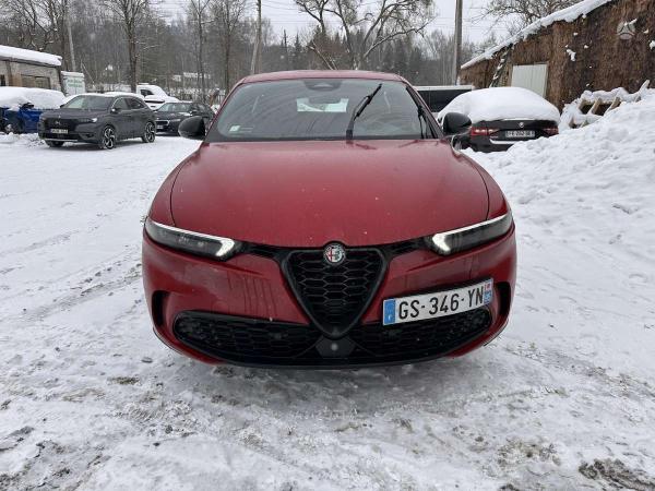 Red Alfa Romeo Tonale 2023 in Vilnius, with an engine capacity of 1.50 L and mileage of 29 thousand km for 9400 €, photo 9 on AUTOMOTO.COM.LV
