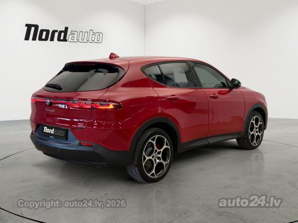 Red Alfa Romeo Tonale 2023 in Tallinn, with an engine capacity of 1.30 L and mileage of 7 thousand km for 27900 €, photo 3 on AUTOMOTO.COM.LV