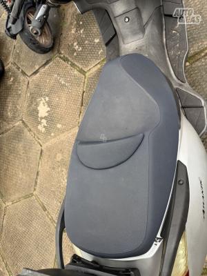 Aprilia Atlantic 2005 in Kaunas, with an engine capacity of 0.00 L and mileage of 0 thousand km for 920 €, photo 4 on AUTOMOTO.COM.LV