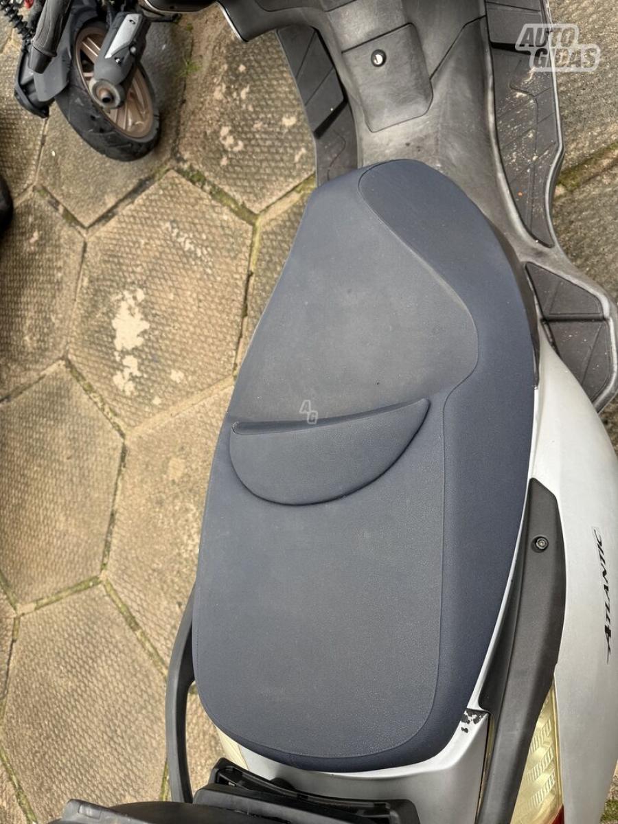 Aprilia Atlantic 2005 in Kaunas, with an engine capacity of 0.00 L and mileage of 0 thousand km for 920 €, photo 4 on AUTOMOTO.COM.LV
