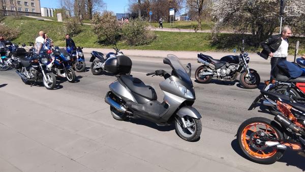 Aprilia Atlantic 2006 in Vilnius, with an engine capacity of 0.50 L and mileage of 39 thousand km for 1650 €, photo 4 on AUTOMOTO.COM.LV