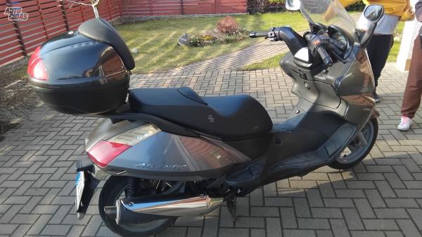 Aprilia Atlantic 2006 in Vilnius, with an engine capacity of 0.50 L and mileage of 39 thousand km for 1650 €, photo 5 on AUTOMOTO.COM.LV