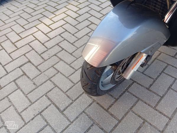 Aprilia Atlantic 2006 in Vilnius, with an engine capacity of 0.50 L and mileage of 39 thousand km for 1650 €, photo 6 on AUTOMOTO.COM.LV