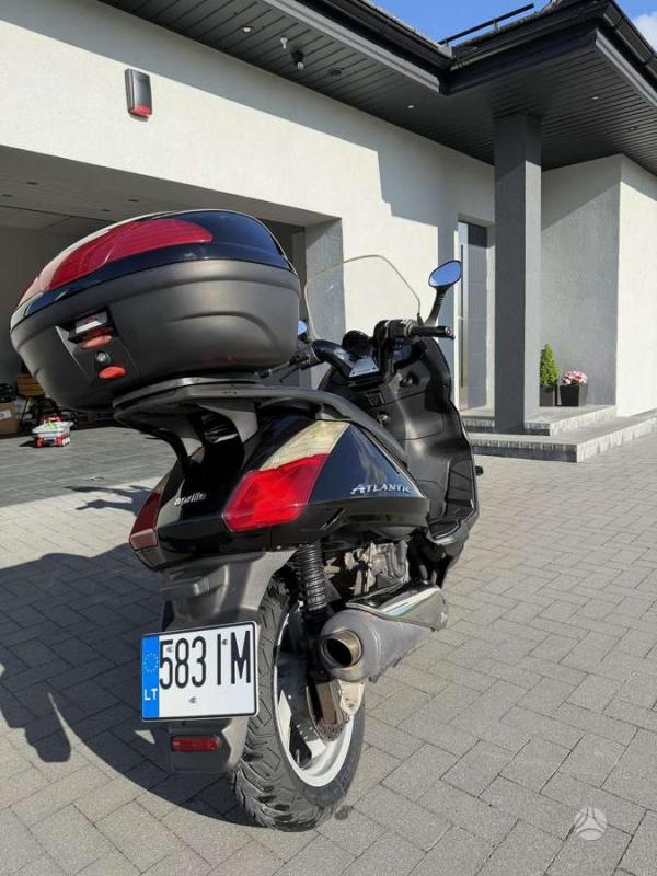 Aprilia Atlantic 2007 Mažeikiai, ar dzinēja tilpumu 0.50 L un nobraukumu 39 tūkst. km par 2000 €, foto 5 vietnē AUTOMOTO.COM.LV