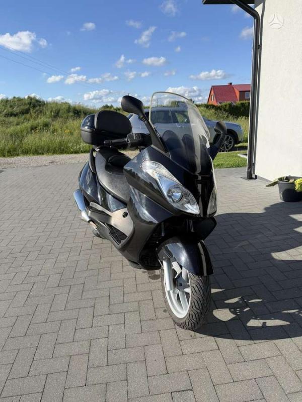 Aprilia Atlantic 2007 Mažeikiai, ar dzinēja tilpumu 0.50 L un nobraukumu 39 tūkst. km par 2000 €, foto 7 vietnē AUTOMOTO.COM.LV