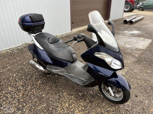 Aprilia Atlantic 2008 Kelmė, ar dzinēja tilpumu 0.13 L un nobraukumu 0 tūkst. km par 515 €, foto 1 vietnē AUTOMOTO.COM.LV