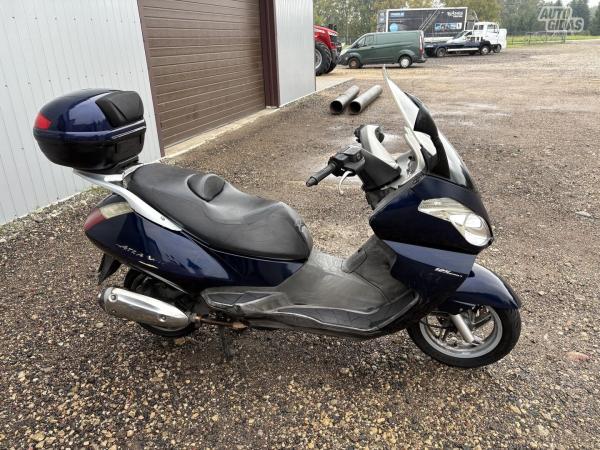 Aprilia Atlantic 2008 Kelmė, ar dzinēja tilpumu 0.13 L un nobraukumu 0 tūkst. km par 515 €, foto 3 vietnē AUTOMOTO.COM.LV