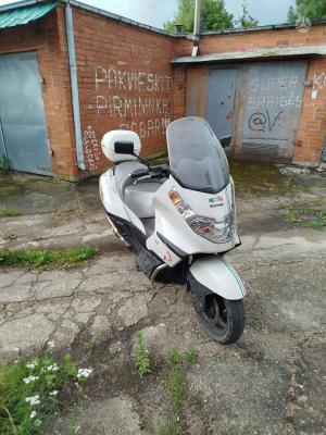 White Aprilia Atlantic 2003 in Alytus, with an engine capacity of 0.46 L and mileage of 14 thousand km for 1300 €, photo  on AUTOMOTO.COM.LV