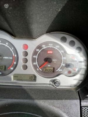 Balts Aprilia Atlantic 2003 Alīta, ar dzinēja tilpumu 0.46 L un nobraukumu 14 tūkst. km par 1300 €, foto 5 vietnē AUTOMOTO.COM.LV