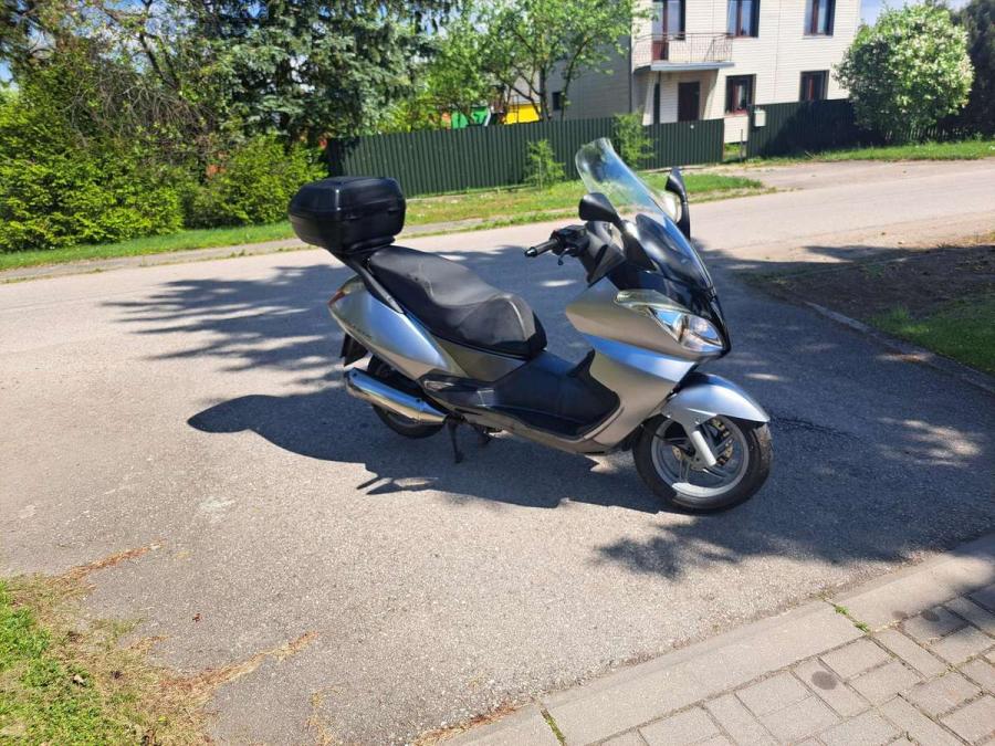 Yellow Aprilia Atlantic 2003 in Marijampole, with an engine capacity of 0.13 L and mileage of 33 thousand km for 1100 €, photo 8 on AUTOMOTO.COM.LV