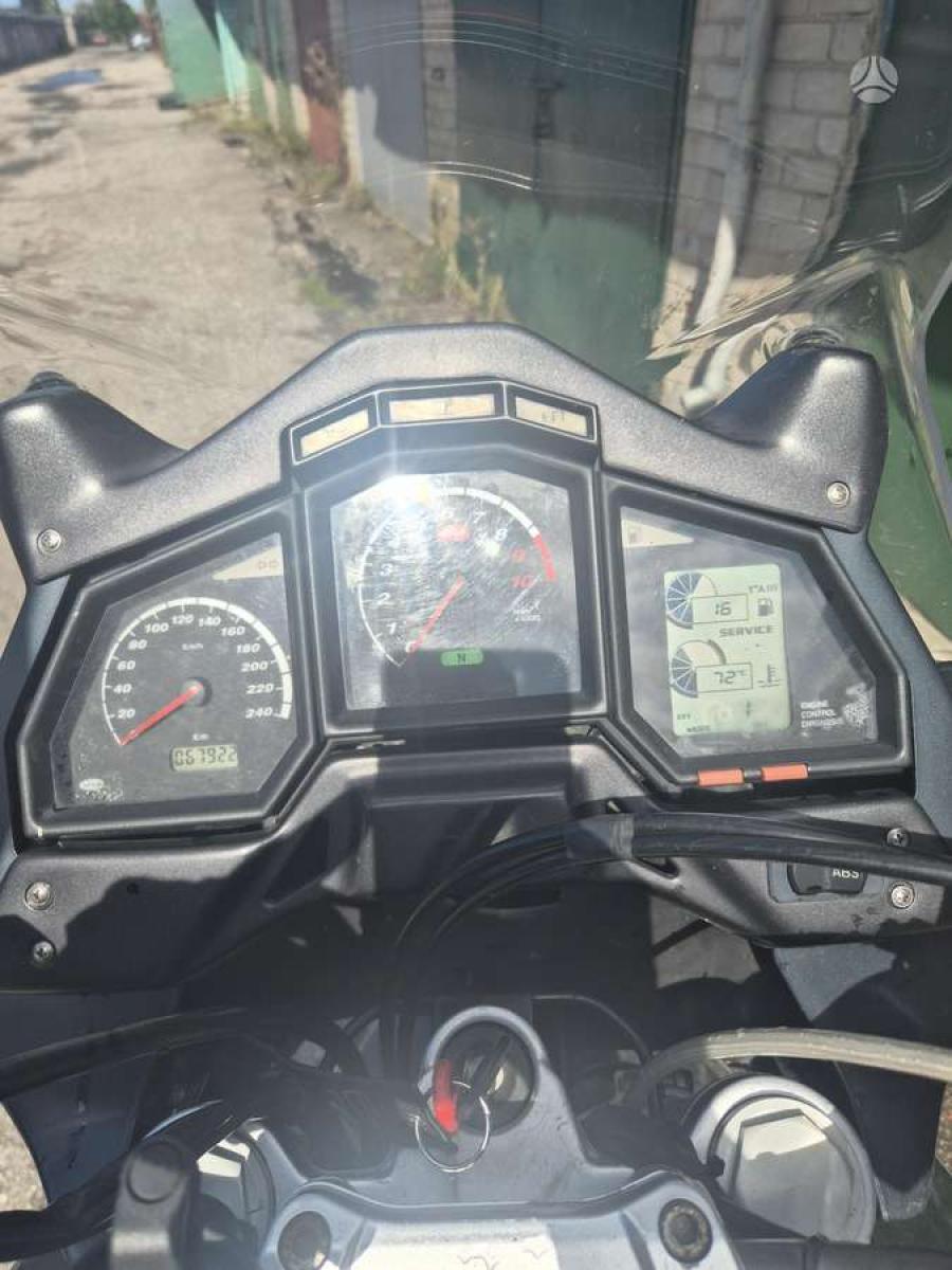 Zaļš Aprilia Caponord 2004 Klaipėda, ar dzinēja tilpumu 1.00 L un nobraukumu 67 tūkst. km par 2900 €, foto 10 vietnē AUTOMOTO.COM.LV