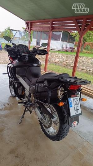 Aprilia Caponord 2002 in Vilnius, with an engine capacity of 1.00 L and mileage of 49 thousand km for 2800 €, photo 3 on AUTOMOTO.COM.LV