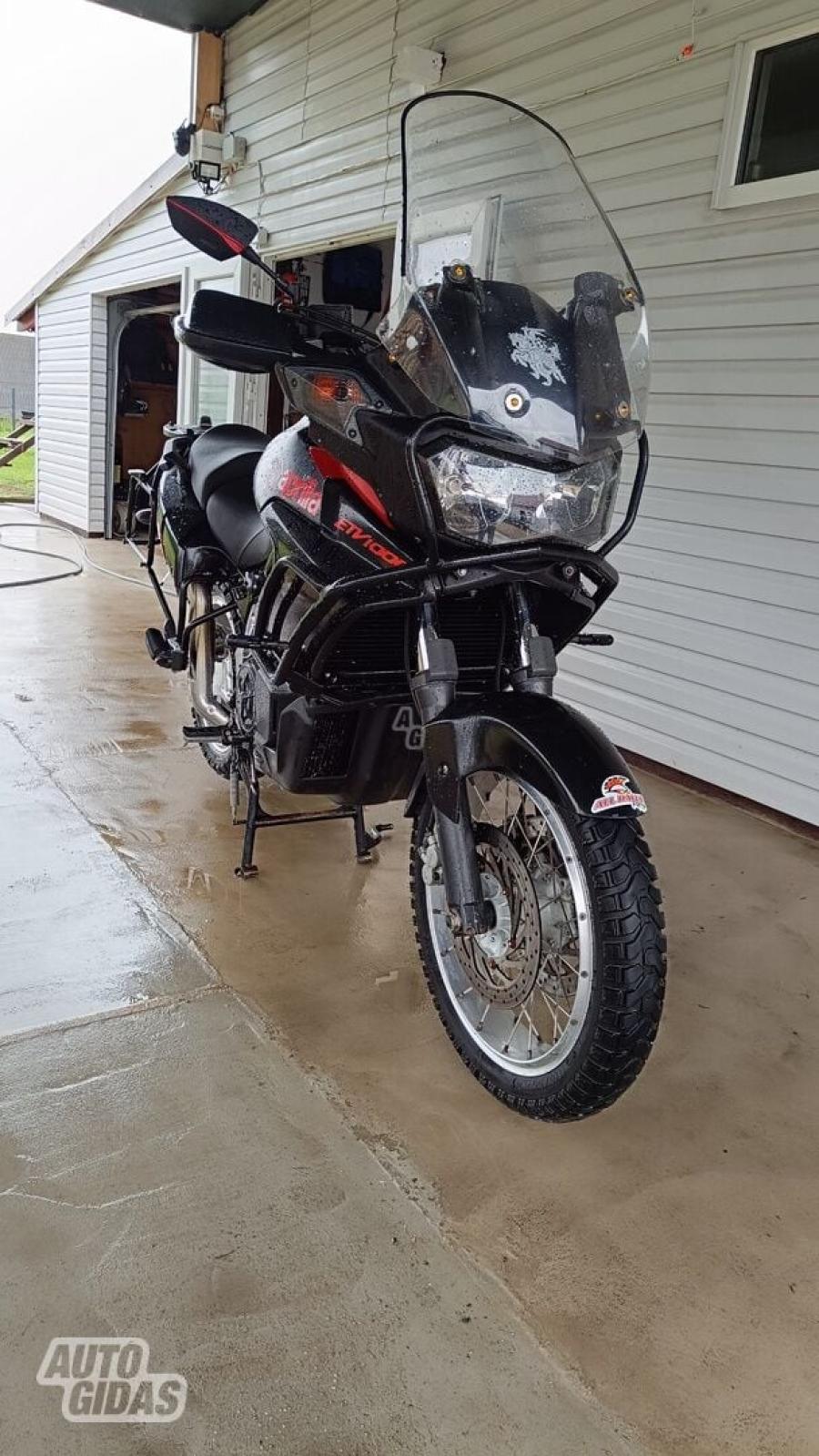 Aprilia Caponord 2002 in Vilnius, with an engine capacity of 1.00 L and mileage of 49 thousand km for 2800 €, photo 5 on AUTOMOTO.COM.LV