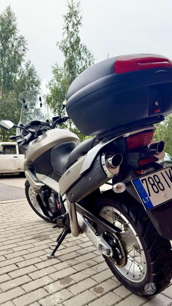 Априлия Caponord 2003 в Вильнюс на AUTOMOTO.COM.LV Априлия Caponord 2003 в Вильнюс, объемом двигателя 1.00 л и пробегом 52 тыс. км за 2699 €, фото 4 на AUTOMOTO.COM.LV