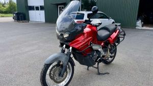 Red Aprilia Caponord 2001 in Telschi, with an engine capacity of 1.00 L and mileage of 27 thousand km for 2400 €, photo  on AUTOMOTO.COM.LV